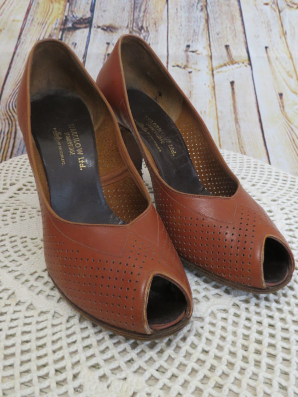 1940s Tan Leather Tooled Peep Toes | Timeslip Vintage